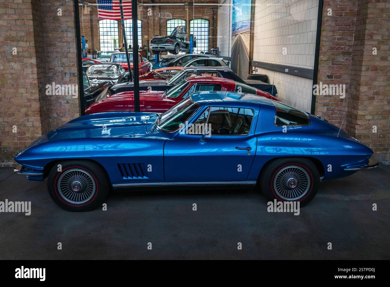 Sports car Chevrolet Corvette Sting Ray (C2 Stock Photo - Alamy
