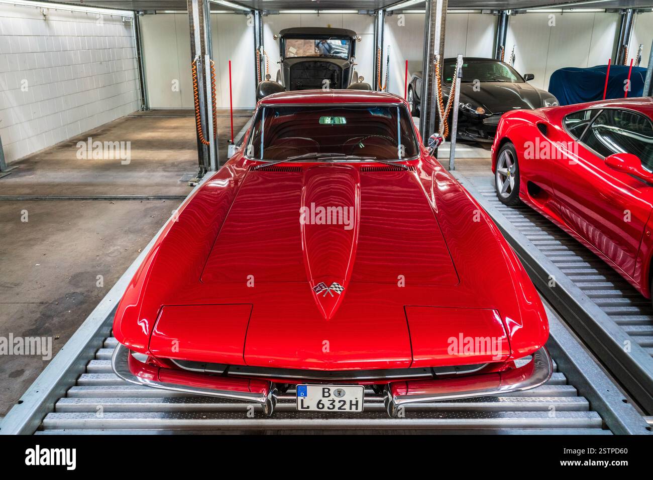 Sports car Chevrolet Corvette Sting Ray (C2 Stock Photo - Alamy