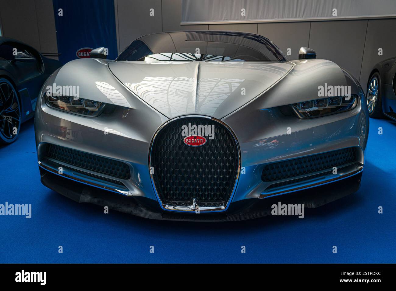 Front of a bugatti hi-res stock photography and images - Alamy