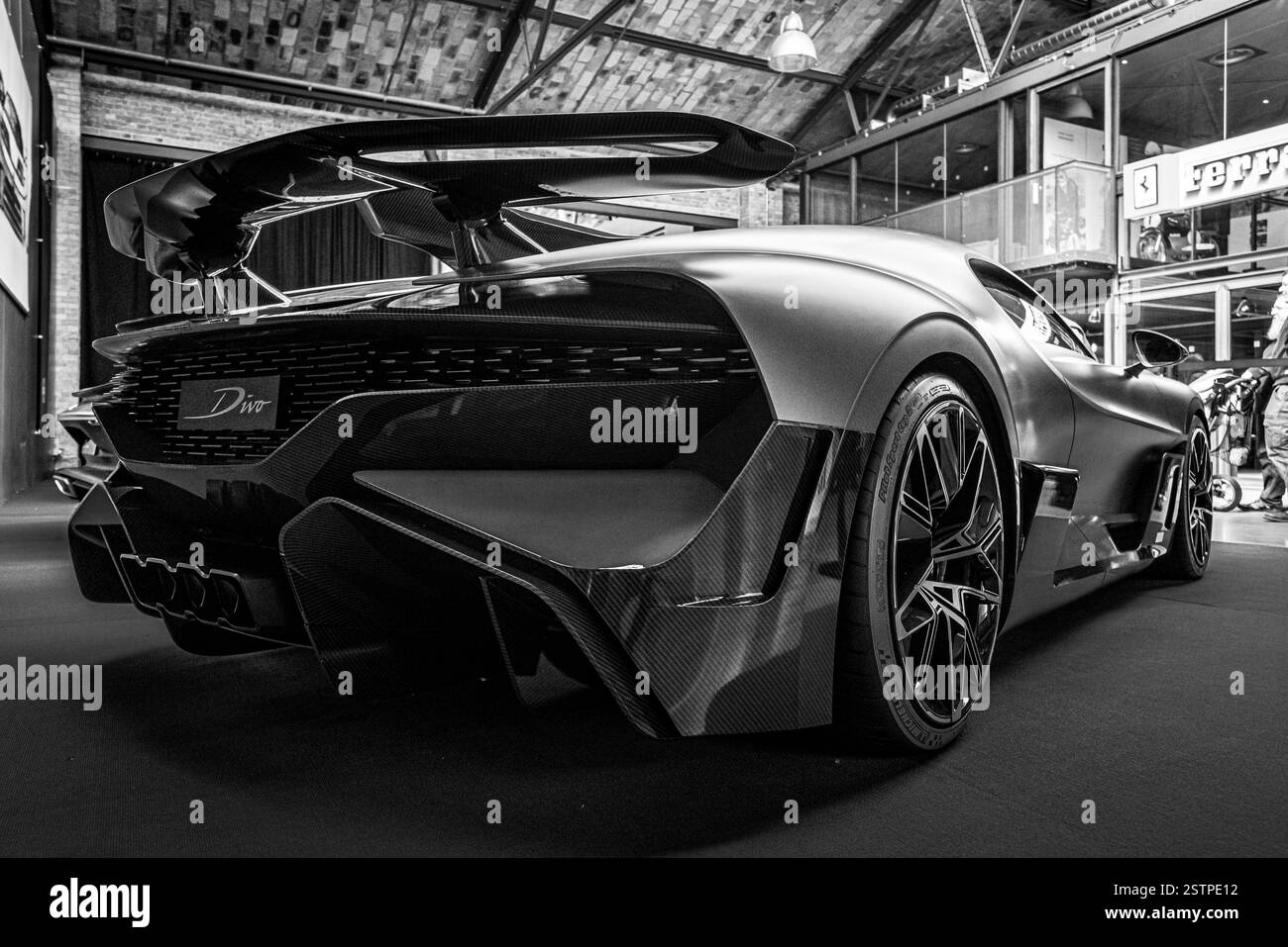 White bugatti front view hi-res stock photography and images - Alamy