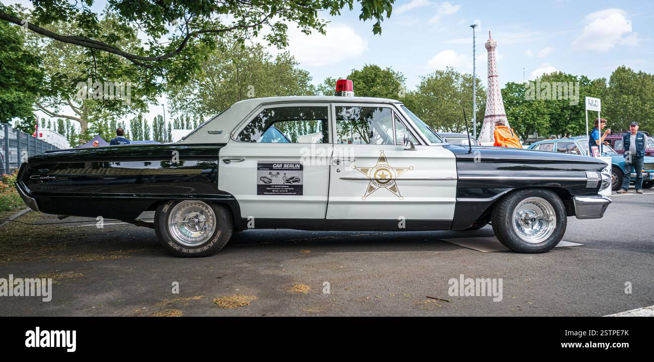 Police car Ford Galaxie 500 Interceptor, 1964 Stock Photo - Alamy