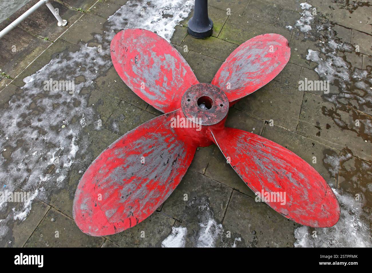 Four propeller blades hi-res stock photography and images - Alamy