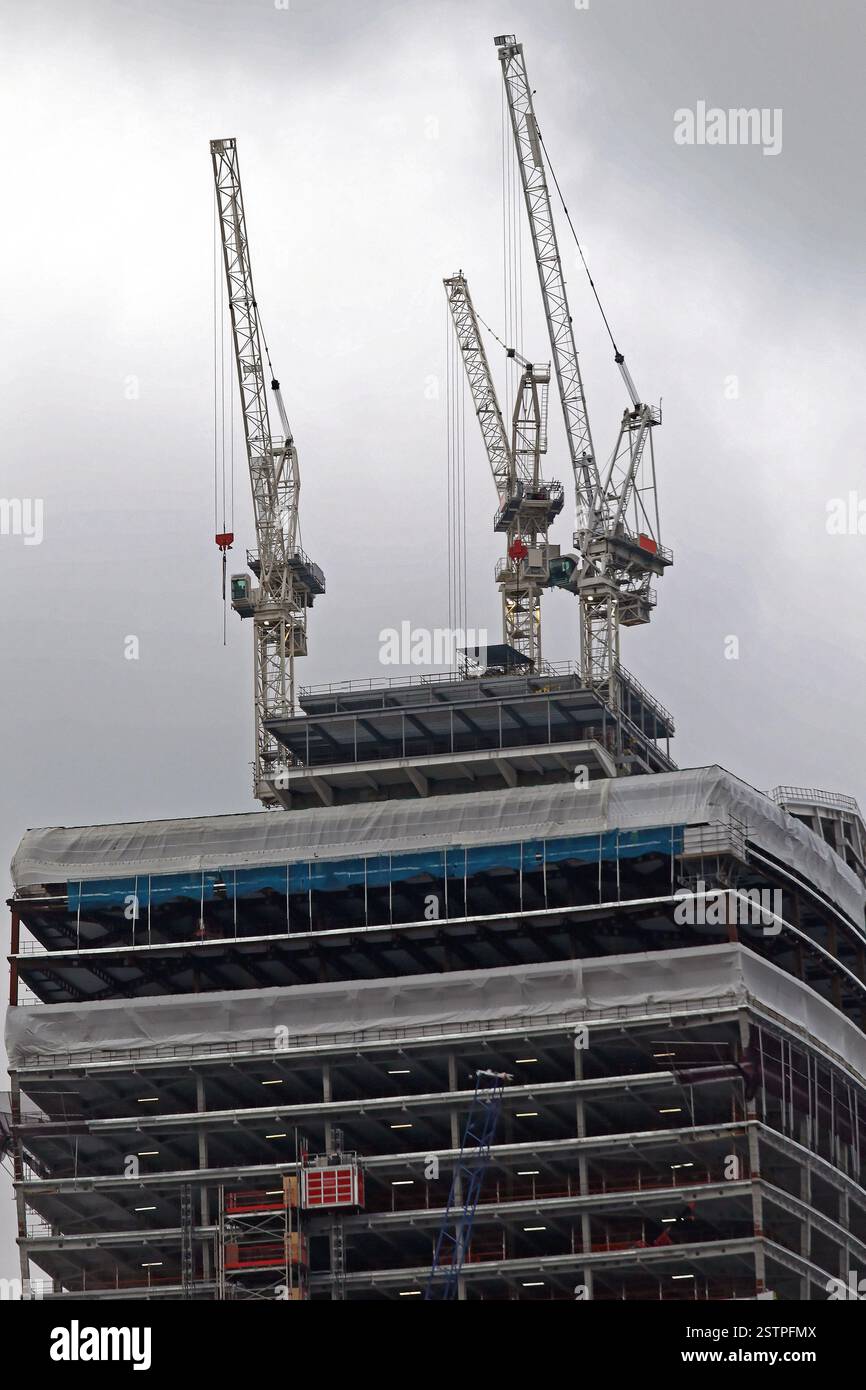 Skyscraper cranes hi-res stock photography and images - Alamy