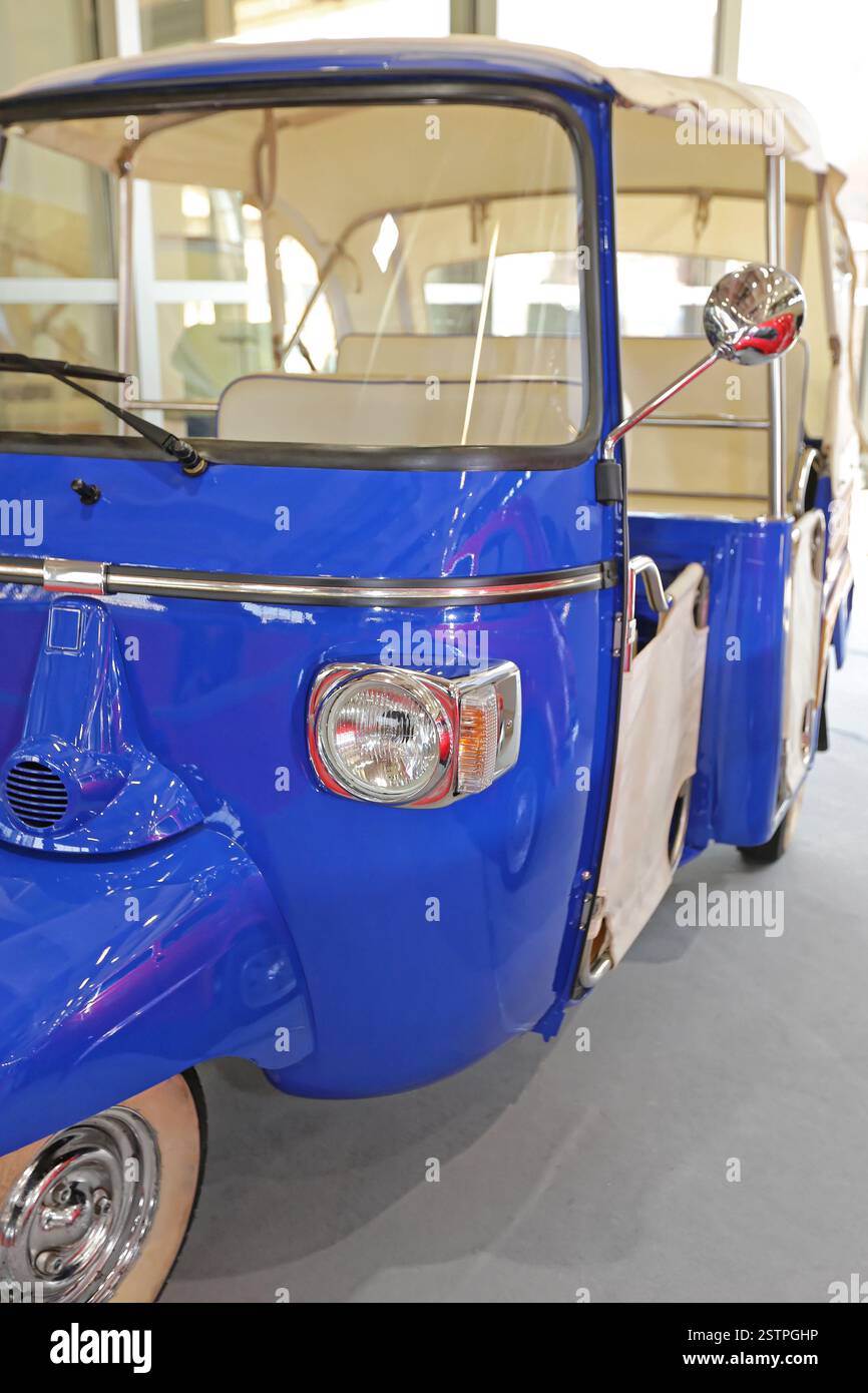 Blue Auto Rickshaw Stock Photo - Alamy
