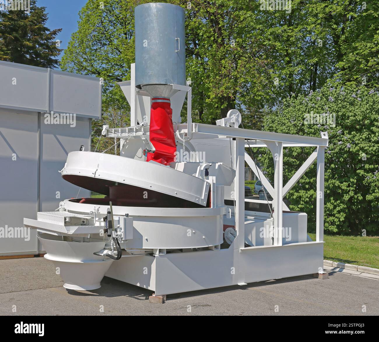 Mobile plant hi-res stock photography and images - Alamy