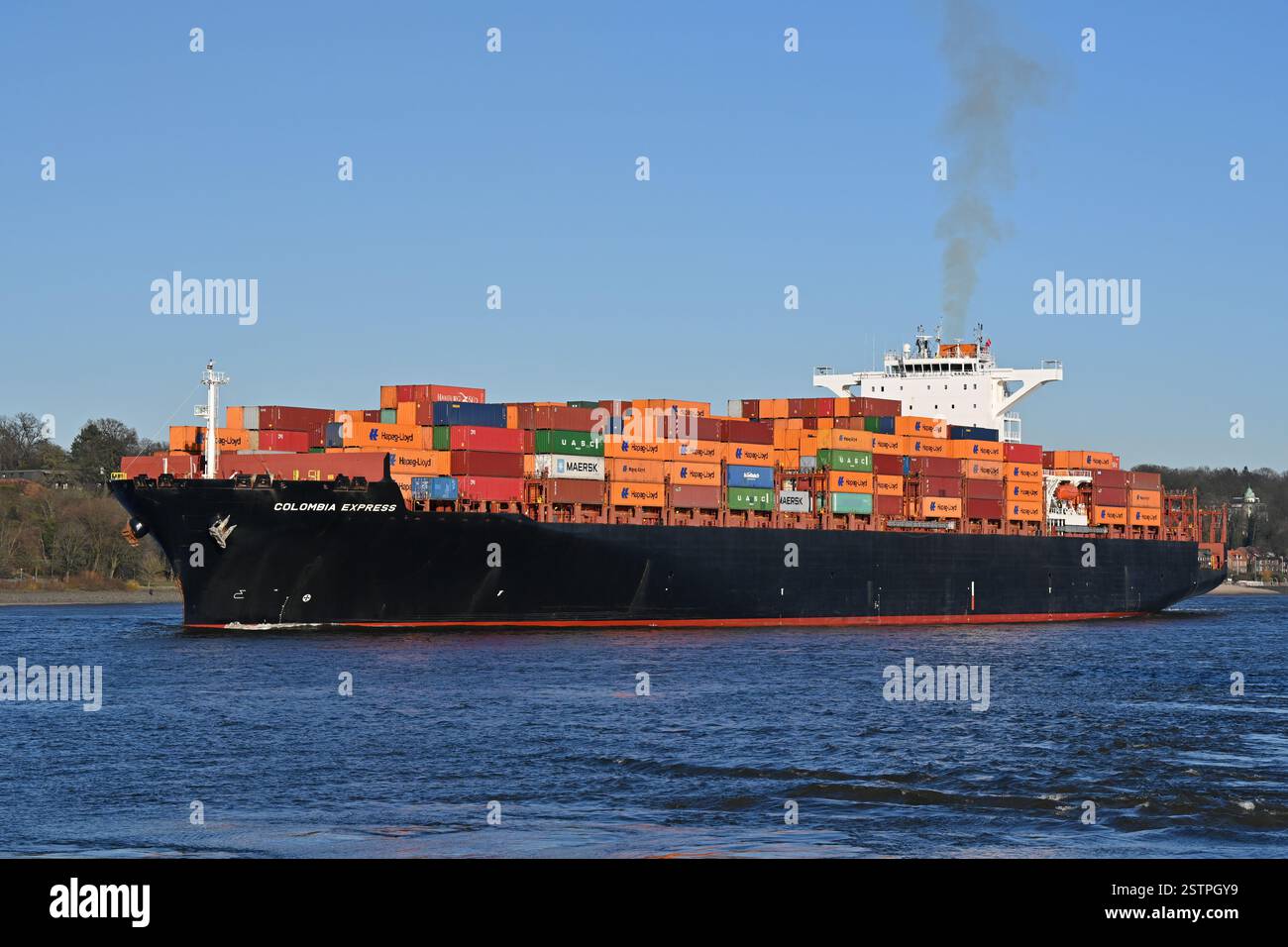 Containership COLOMBIA EXPRESS outbound from Hamburg Stock Photo - Alamy