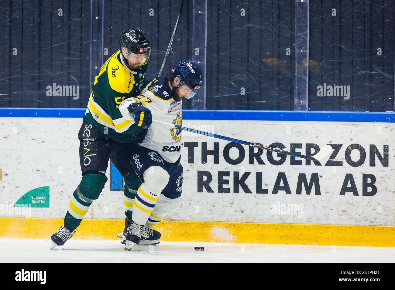 250219 Östersunds Linus Videll och Södertäljes Daniel Norbe under ...