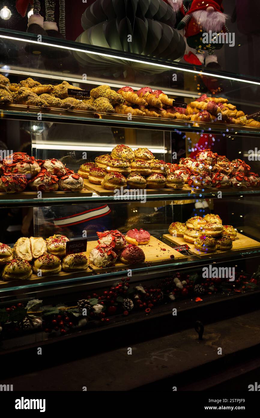 Bakery window display hi-res stock photography and images - Alamy