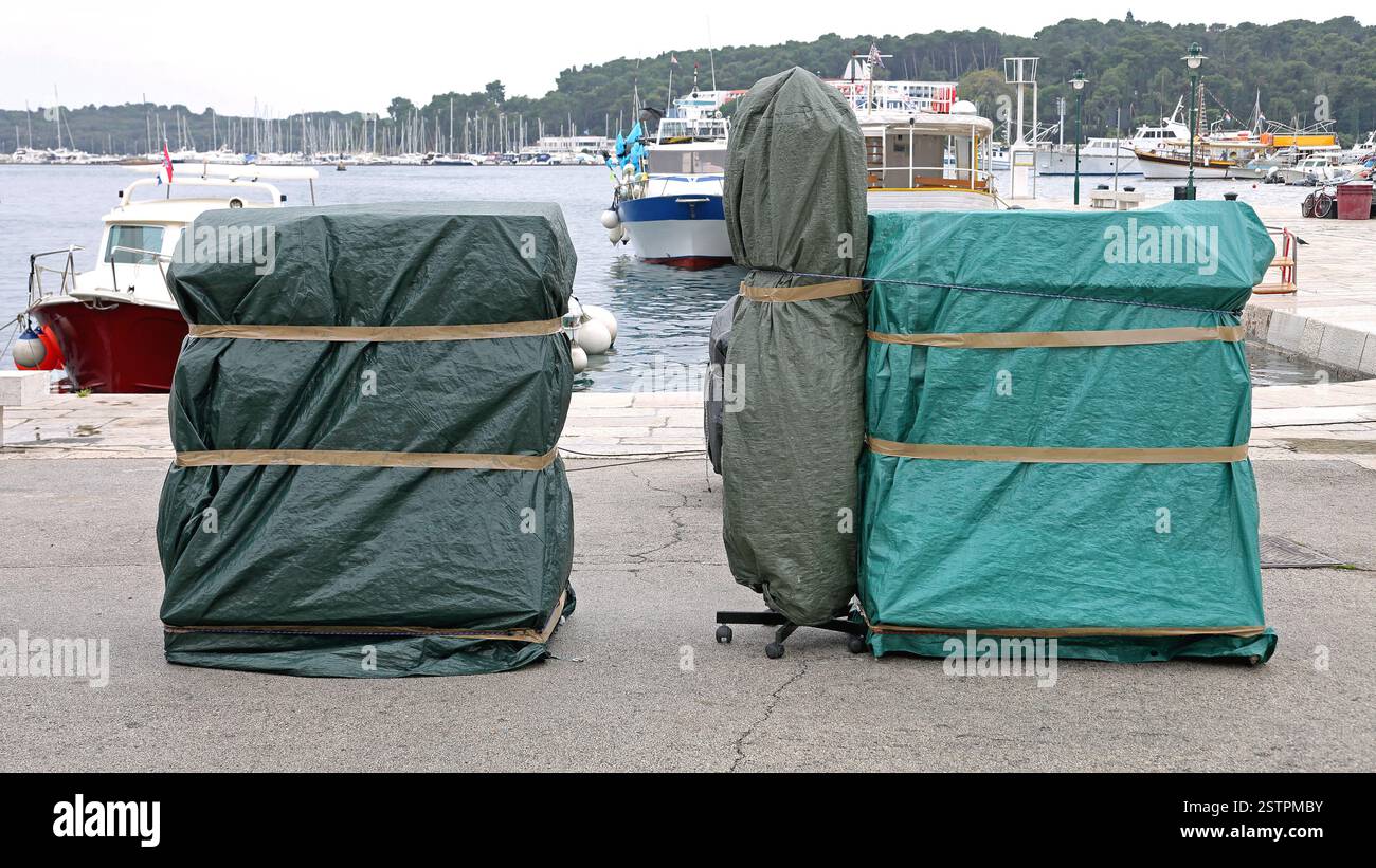 Tarp hi-res stock photography and images - Alamy