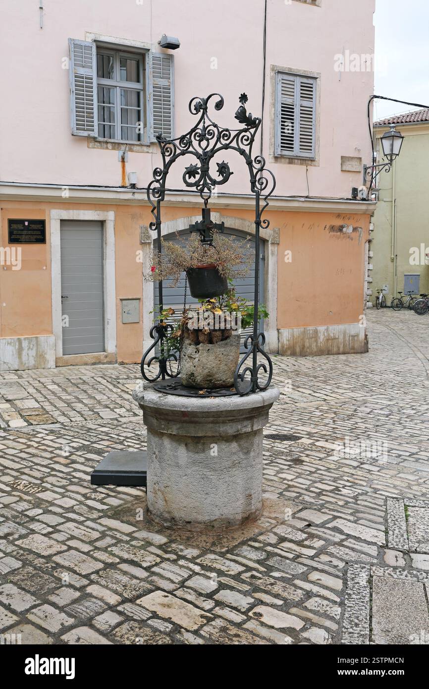Decorative stone water well hi-res stock photography and images - Alamy