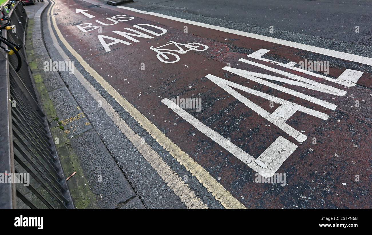Shared bus lane hi-res stock photography and images - Alamy