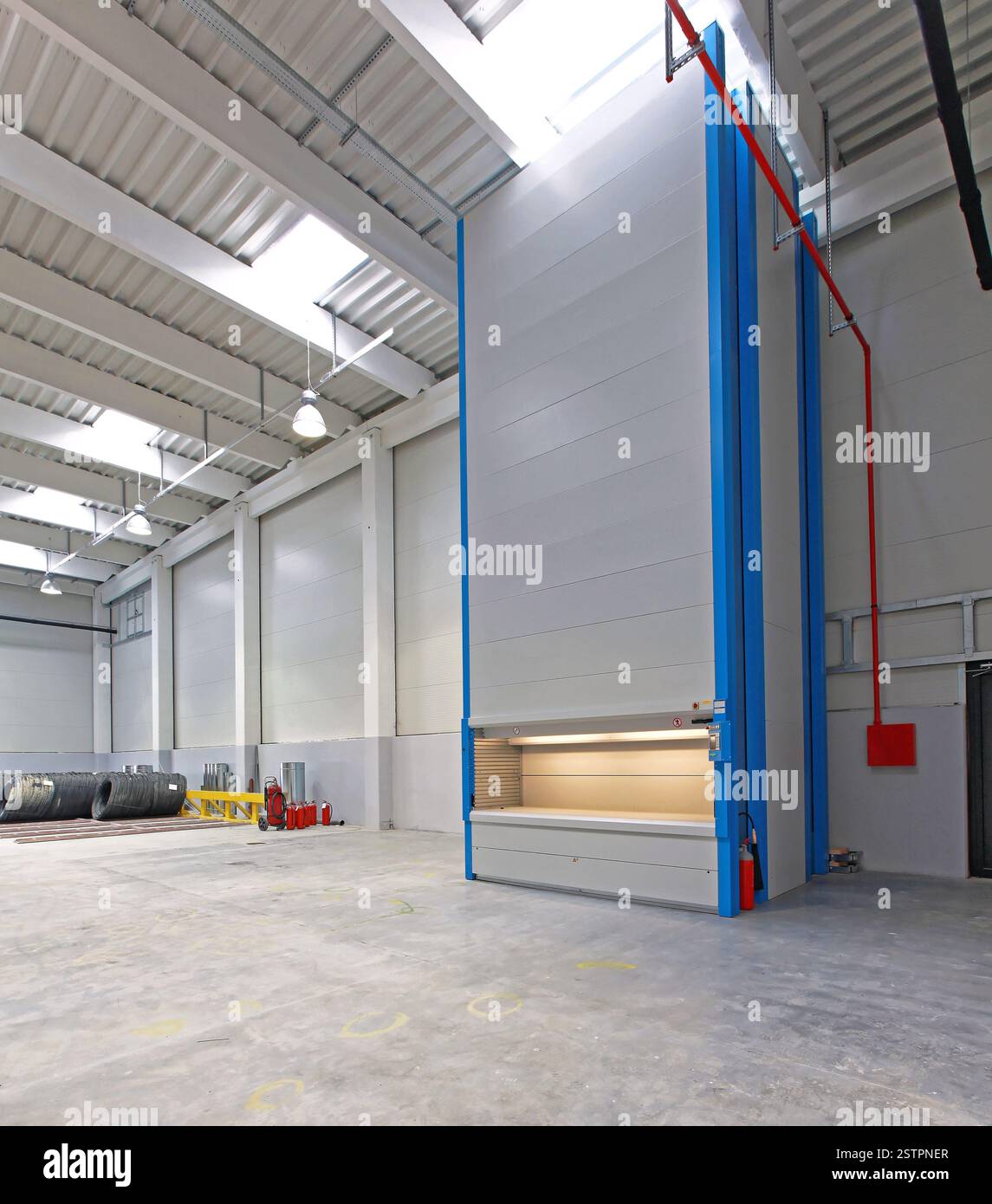 Warehouse storage hi-res stock photography and images - Alamy