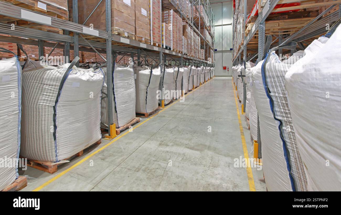 Industrial sacks hi-res stock photography and images - Alamy