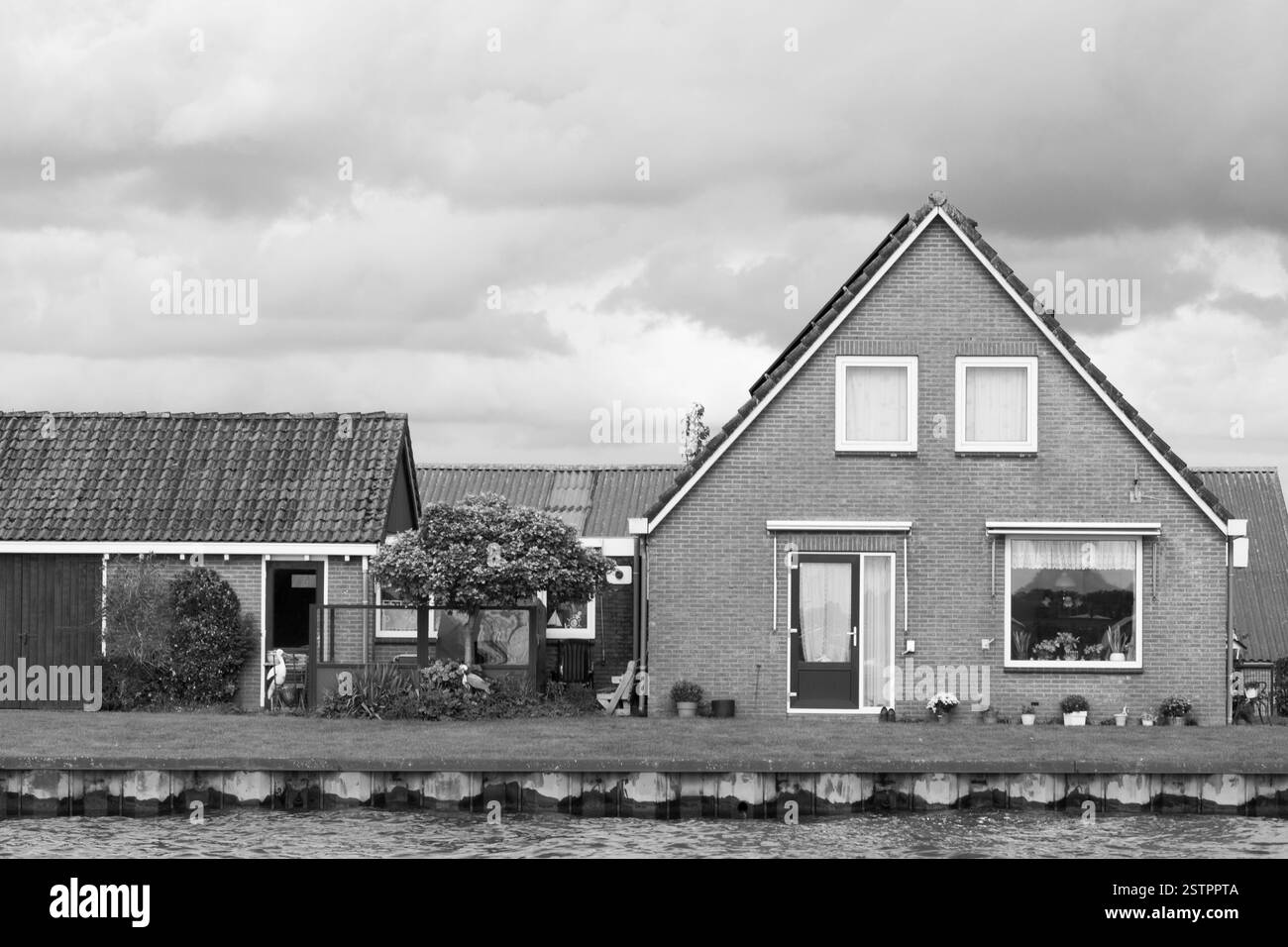 Sommer am wasser Black and White Stock Photos & Images - Alamy