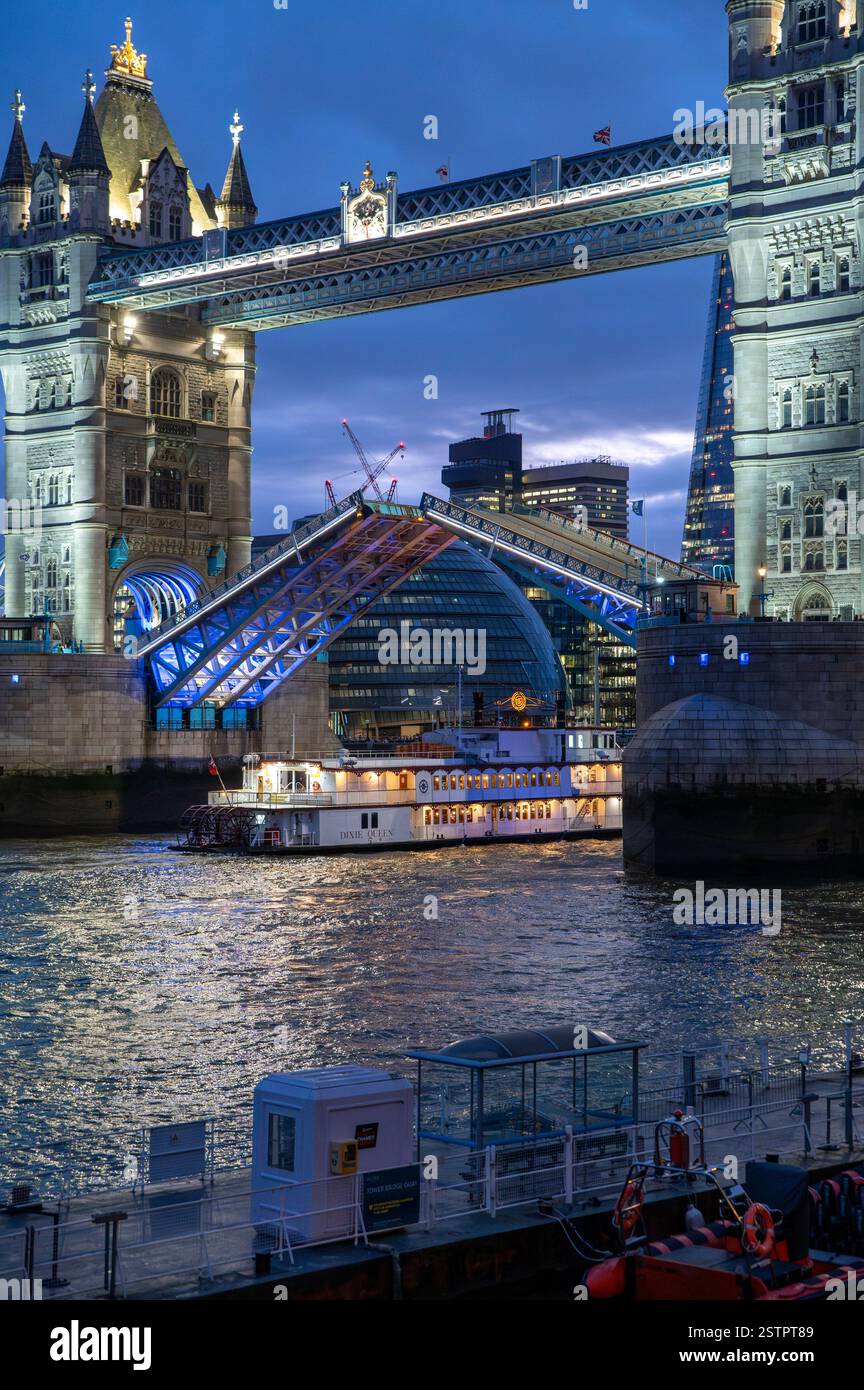 Draw bridge uk hi-res stock photography and images - Alamy