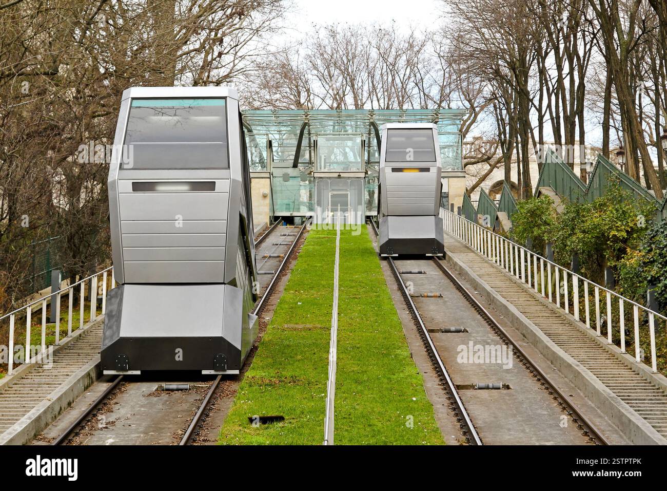 Funicular cable car montmartre hi-res stock photography and images - Alamy