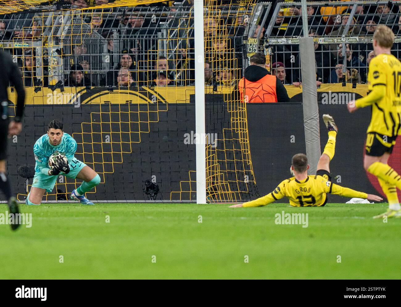 Dortmund, Deutschland. 19th Feb, 2025. Pascal Gross (Groß) (Borussia ...