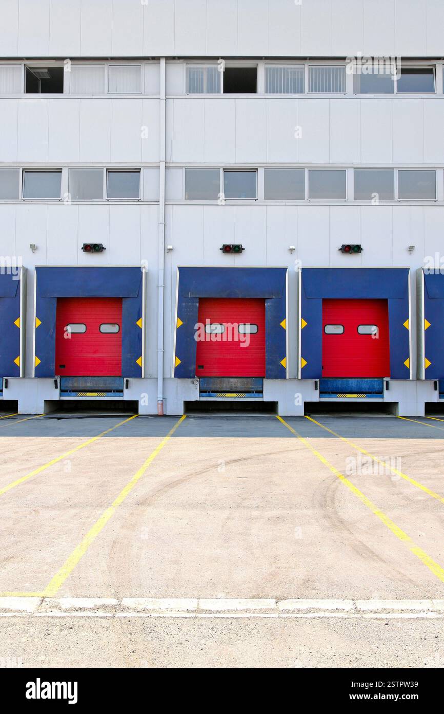 Loading bay doors hi-res stock photography and images - Alamy