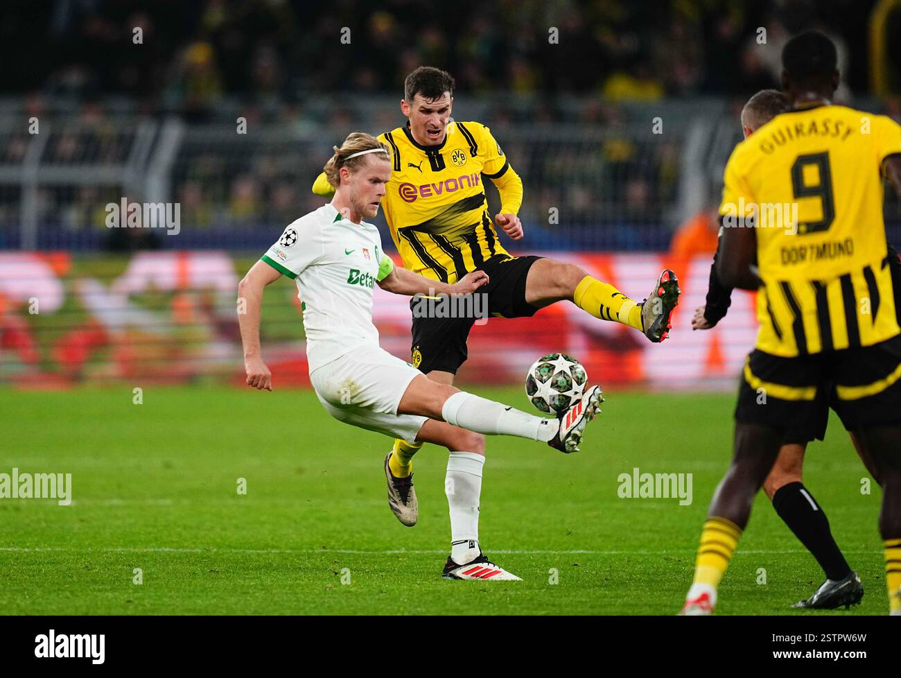 Dortmund, Germany. 19th Feb, 2025. February 19 2025: Morten Hjulmand of Sporting CP controls the ...