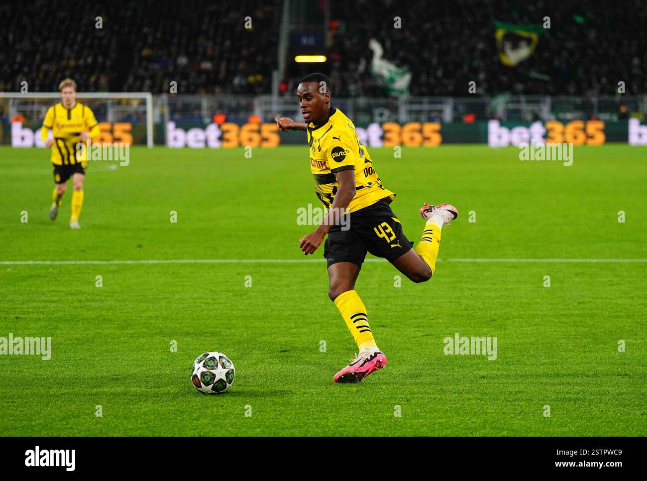 Dortmund, Germany. 19th Feb, 2025. February 19 2025: Jamie Gittens of Borussia Dortmund controls ...
