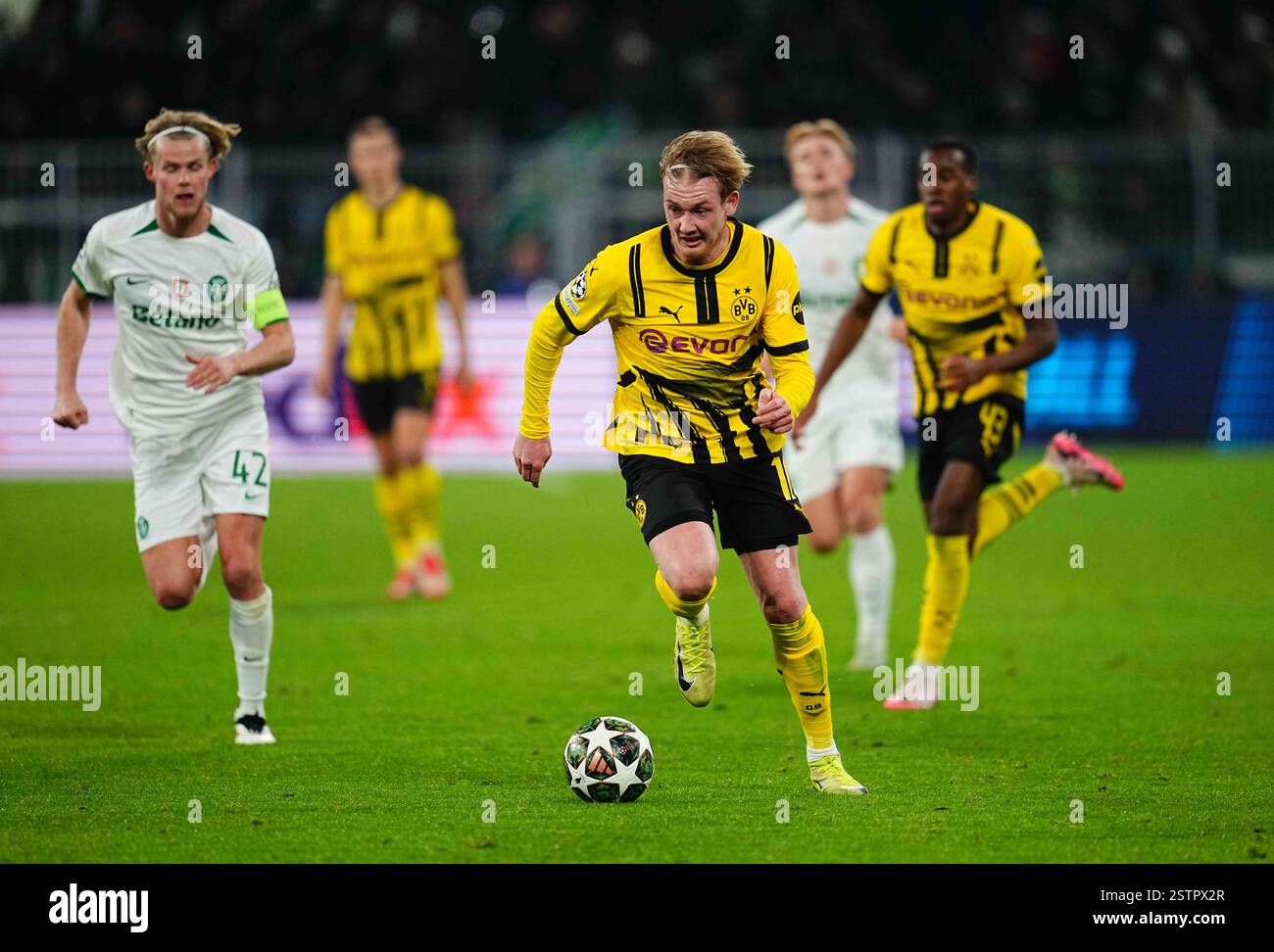 Dortmund, Germany. 19th Feb, 2025. February 19 2025: Julian Brandt of Borussia Dortmund controls ...