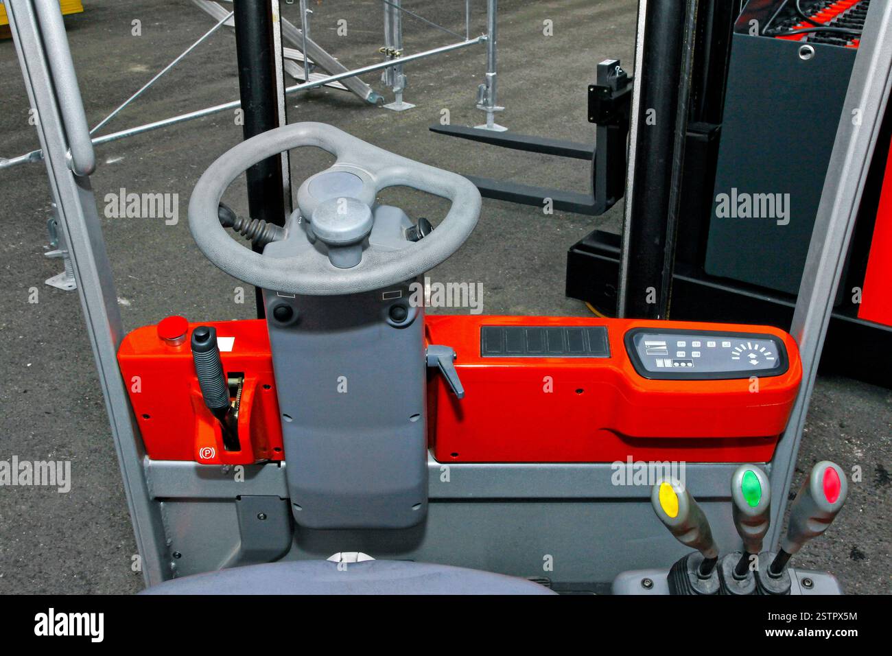 Driver position view forklift hi-res stock photography and images - Alamy