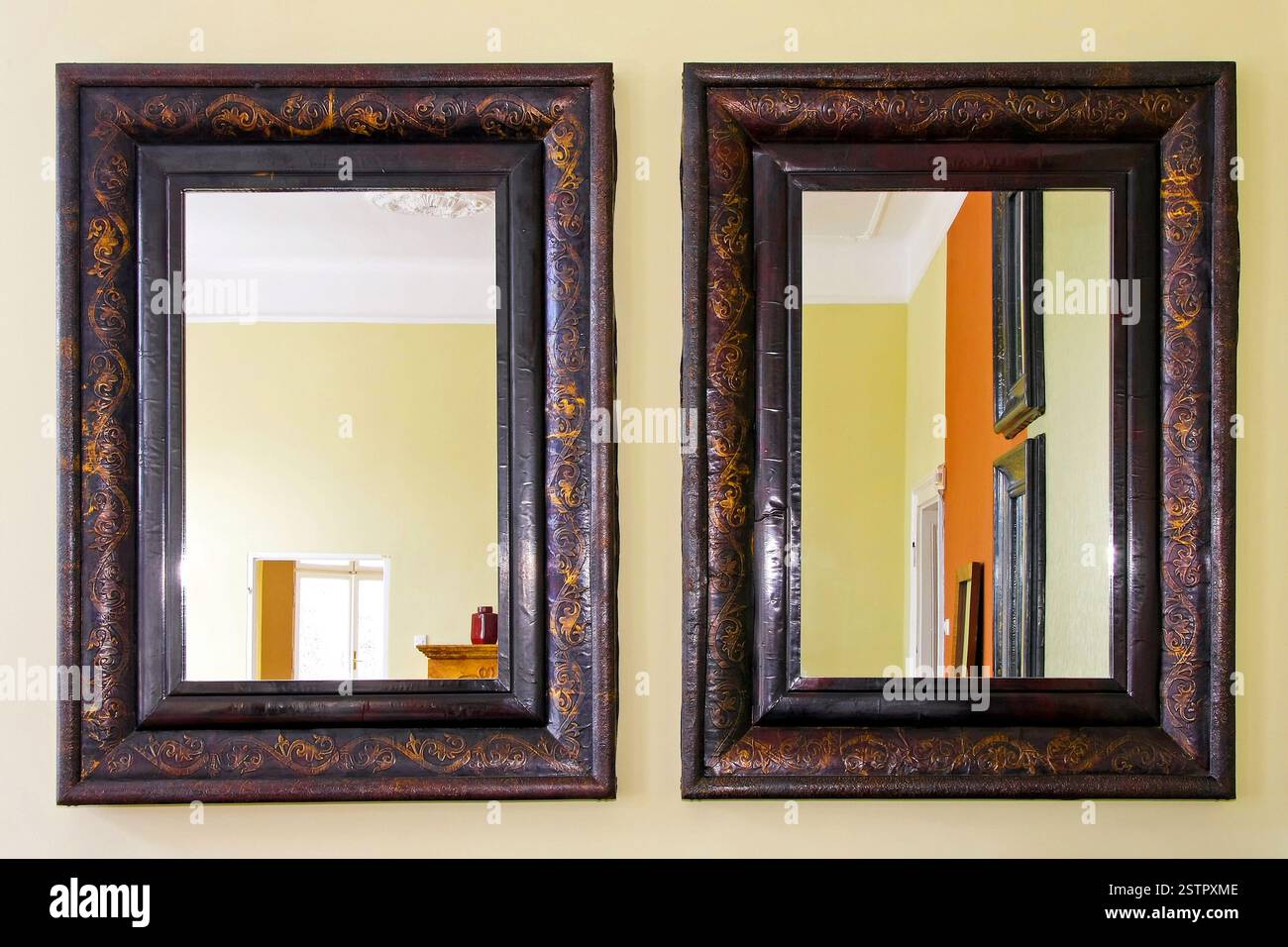 Dark mirrors hi-res stock photography and images - Alamy