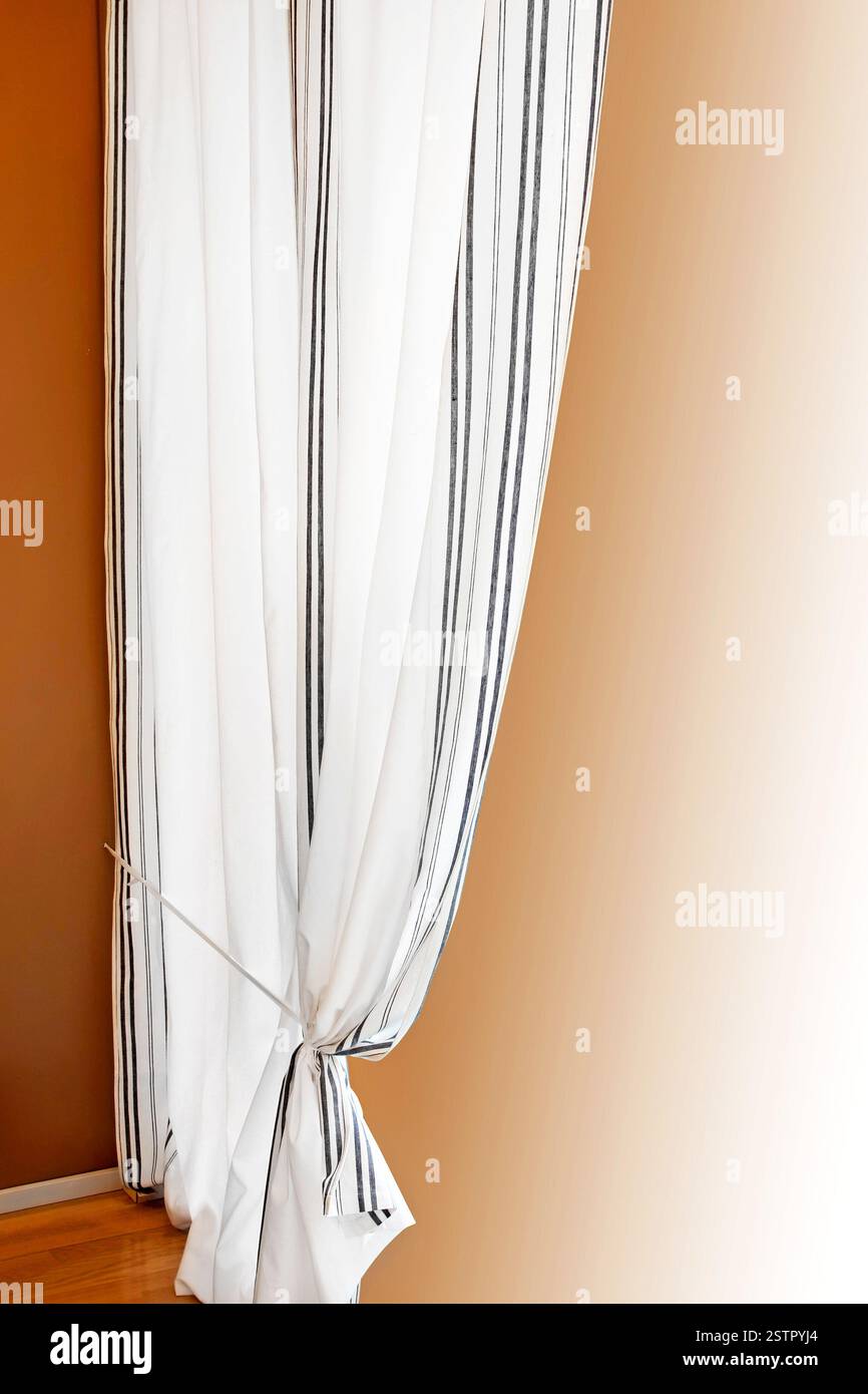 Curtain knot hi-res stock photography and images - Alamy