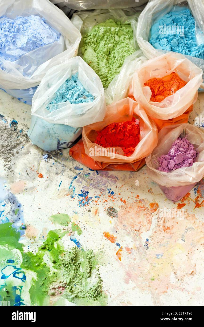 Pigment dye hi-res stock photography and images - Alamy