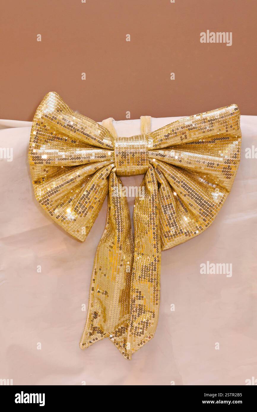 Decorative gold bow hi-res stock photography and images - Alamy