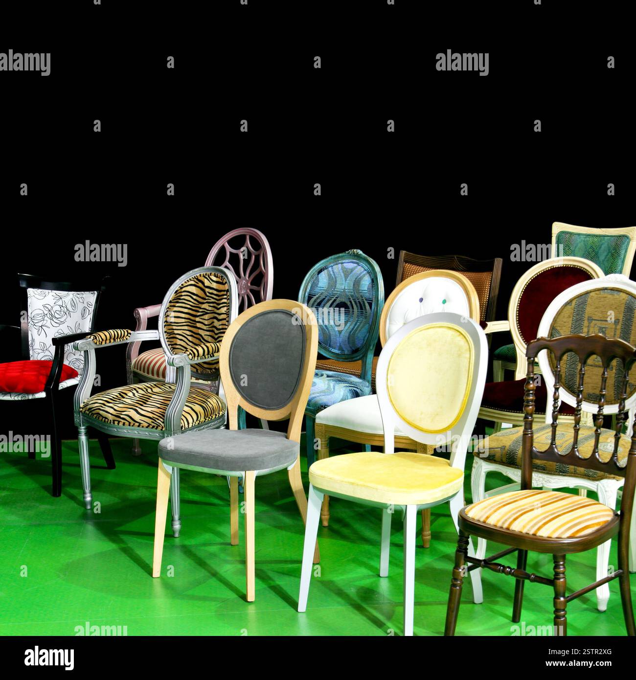 Bunch of chairs hi-res stock photography and images - Alamy