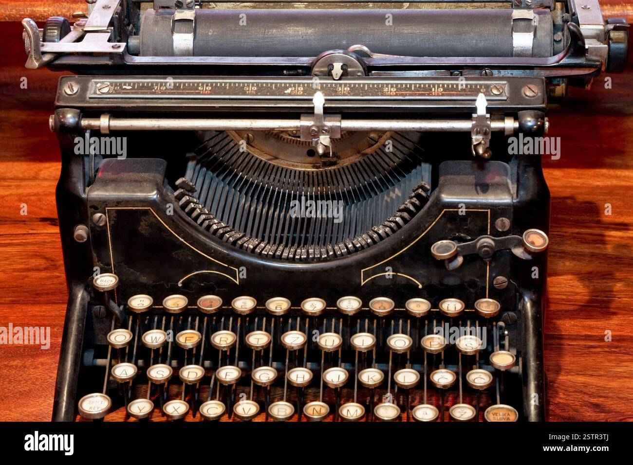 Old typewriter press hi-res stock photography and images - Alamy