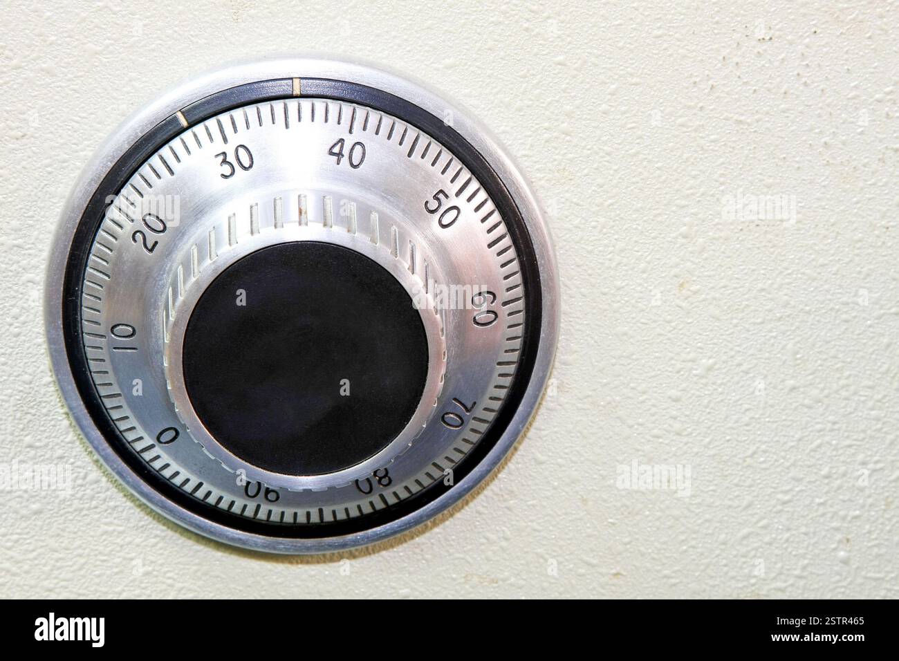 Safe dial hi-res stock photography and images - Alamy