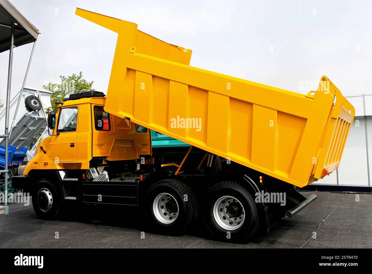 Work dumper truck hi-res stock photography and images - Alamy