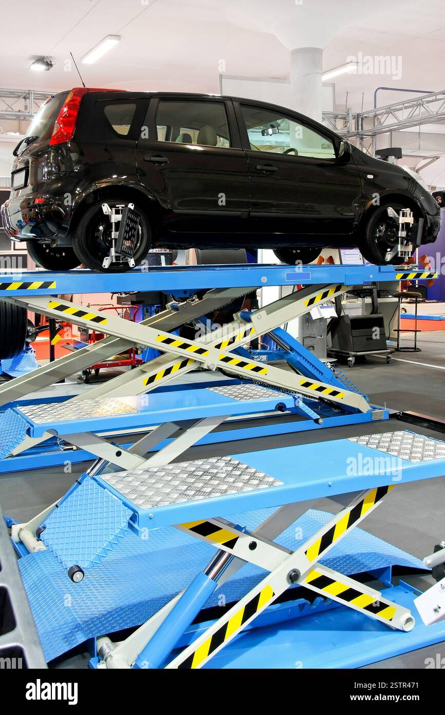 Car lift repairs garage hi-res stock photography and images - Alamy