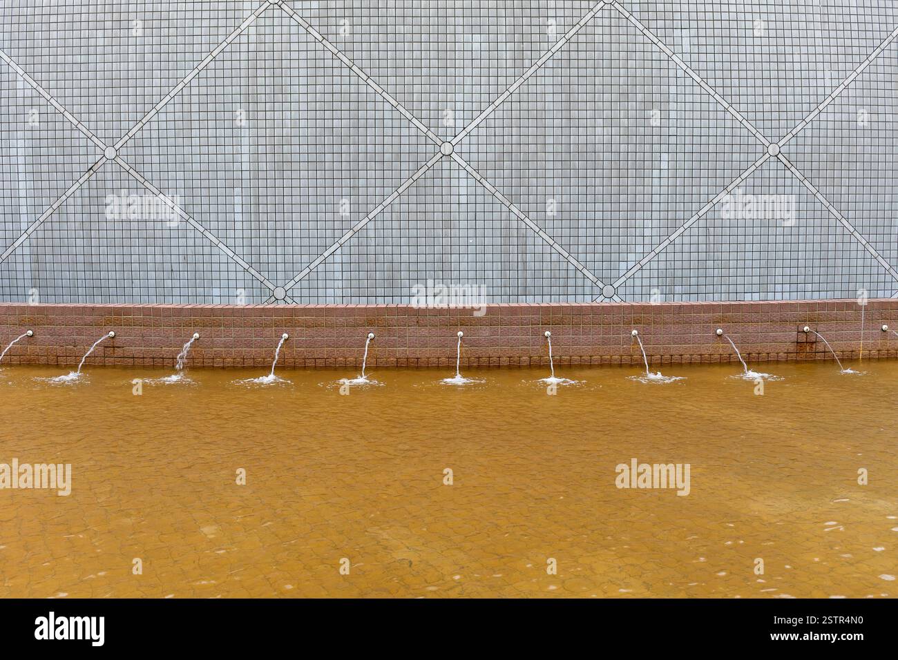 Fountain yellow building hi-res stock photography and images - Alamy