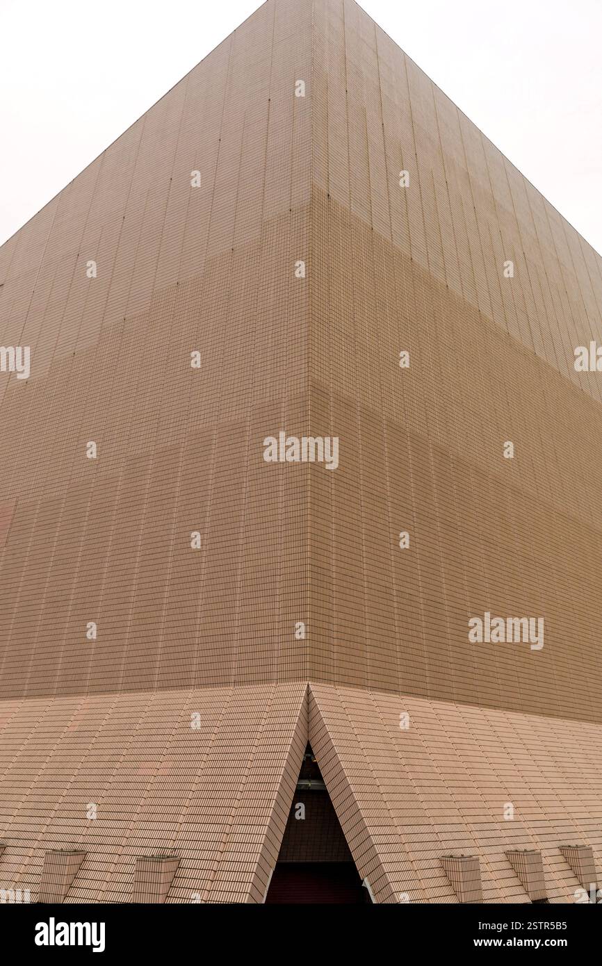 Contemporary Building Corner Stock Photo - Alamy