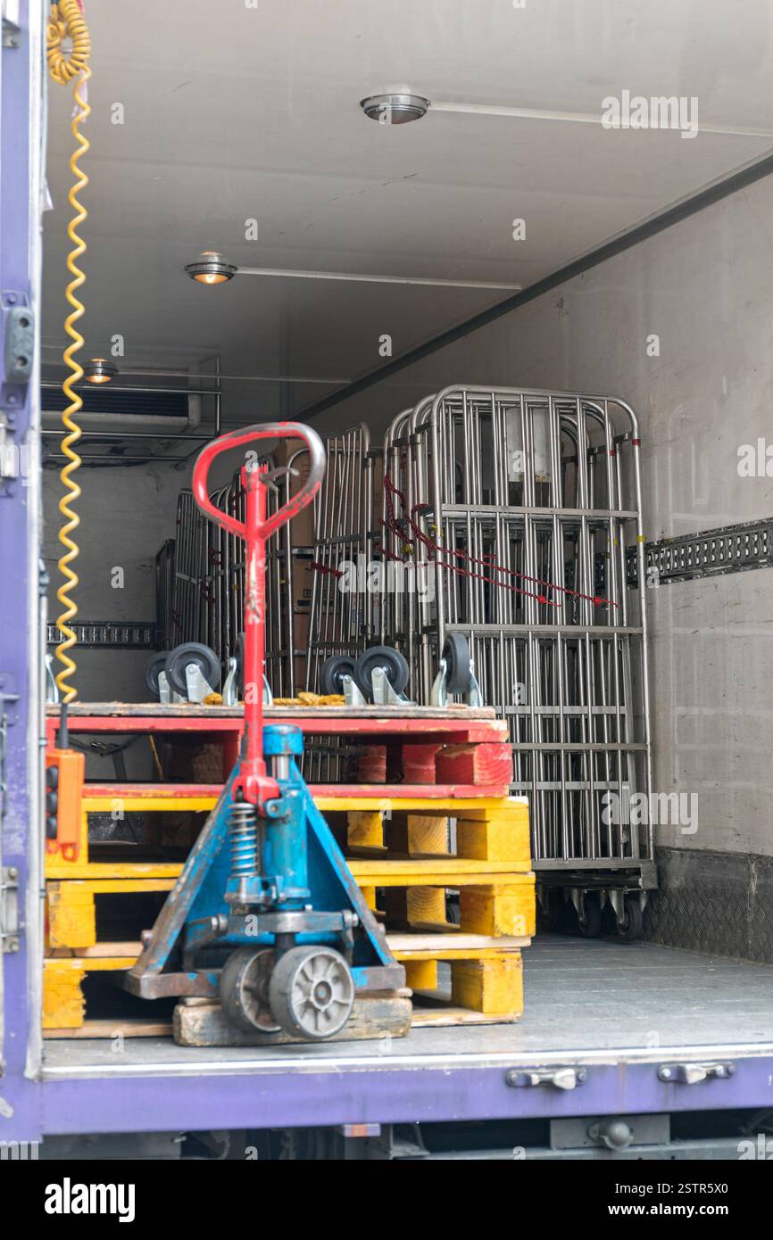 Pallet jack pallet truck hi-res stock photography and images - Alamy