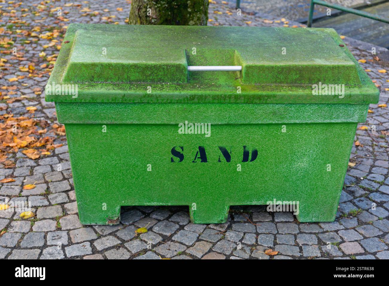 Sand box hi-res stock photography and images - Alamy