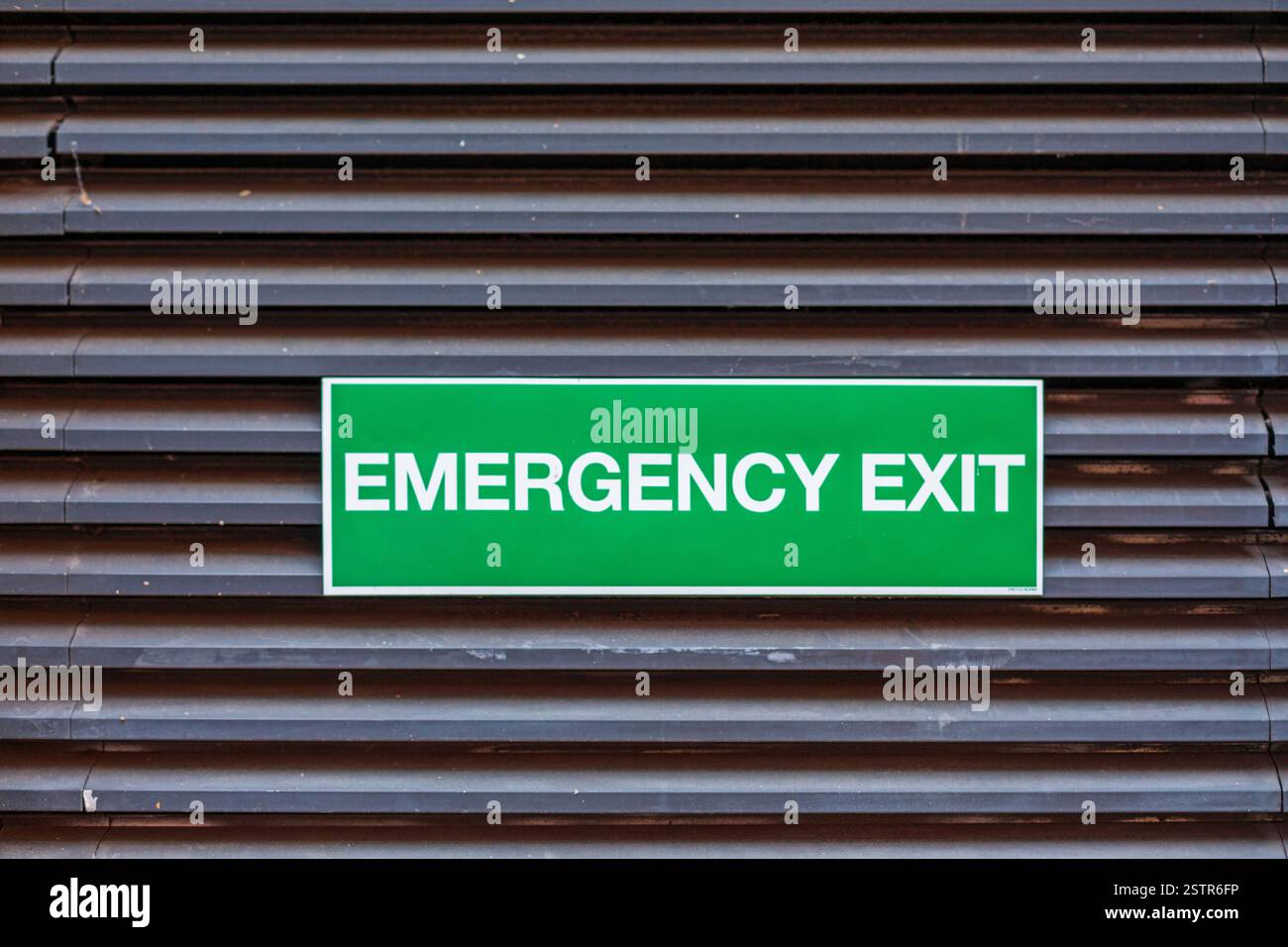 Exit sign building hi-res stock photography and images - Alamy