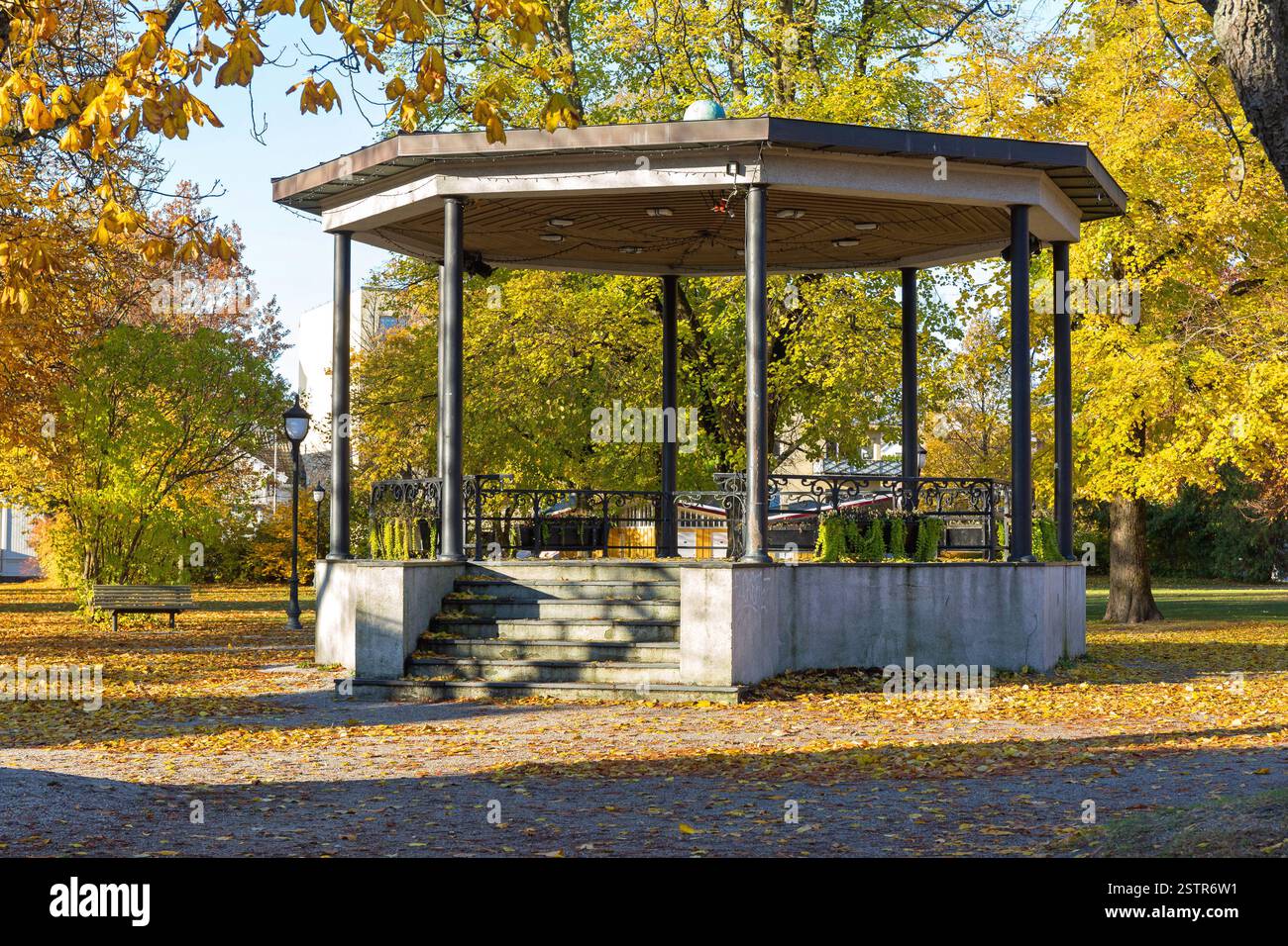 Gazebo and leaves hi-res stock photography and images - Alamy