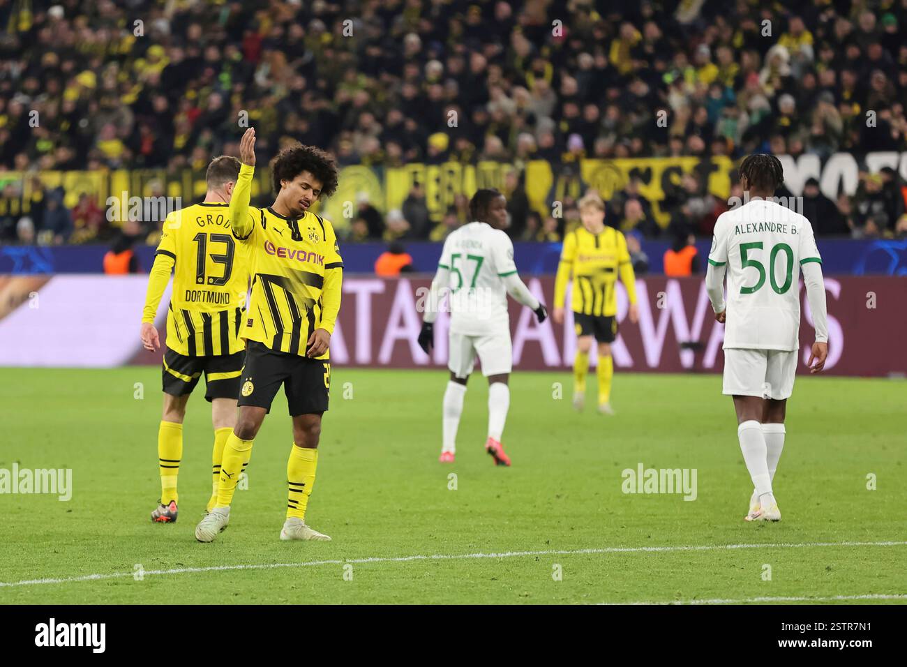 Dortmund, Deutschland. 19th Feb, 2025. Karim Adeyemi (Borussia Dortmund, #27) verpasst das Tor ...
