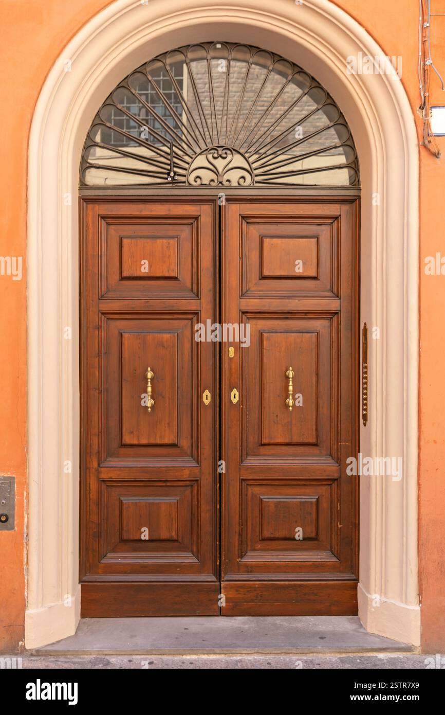 Big double arch door hi-res stock photography and images - Alamy