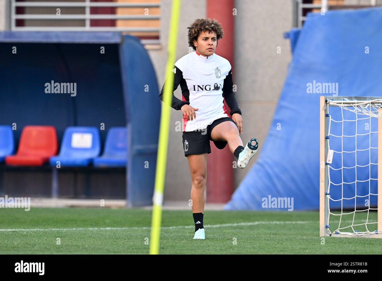 Valencia, Spain. 19th Feb, 2025. Kassandra Missipo (23) of Belgium ...