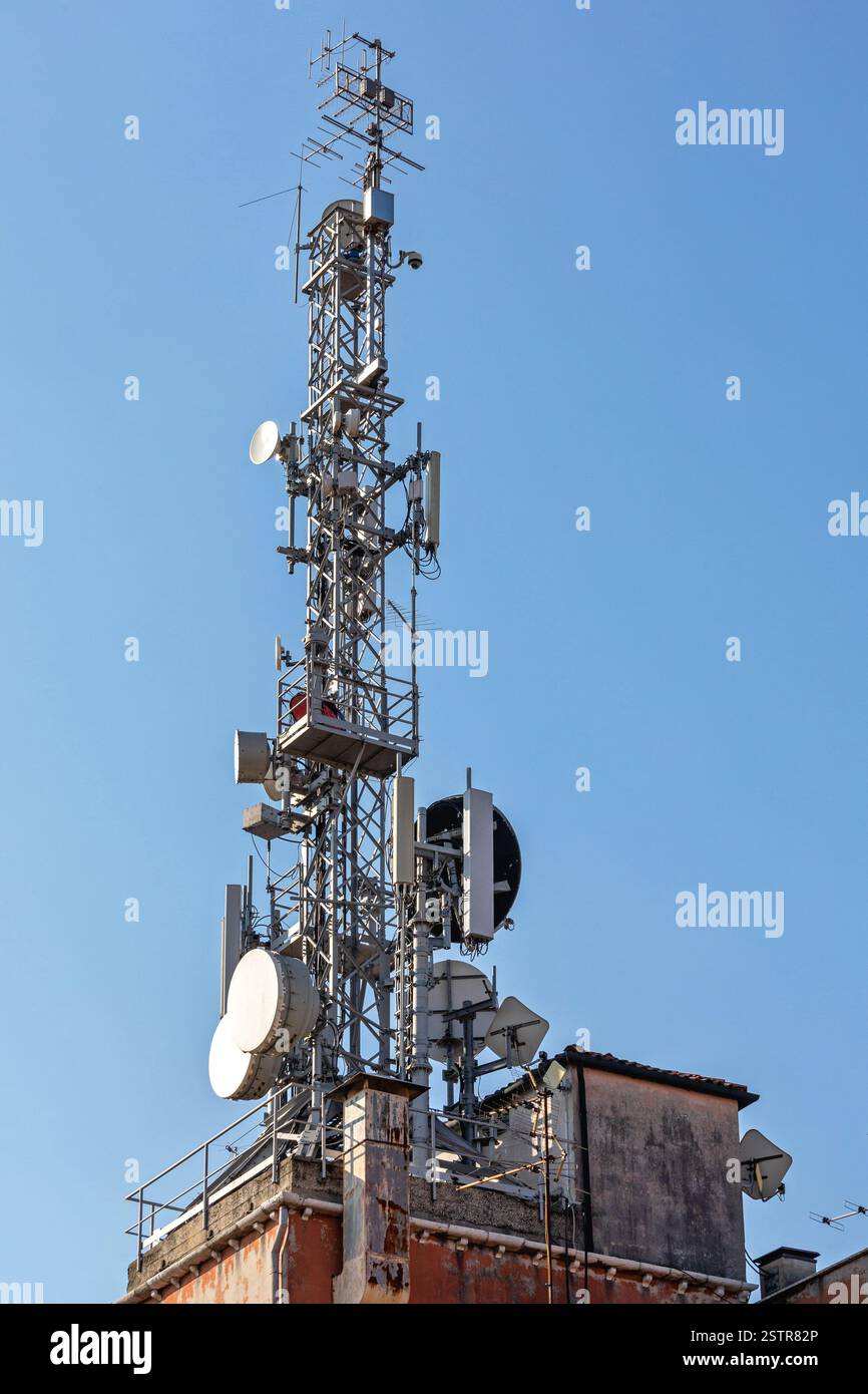 Mast camera hi-res stock photography and images - Alamy