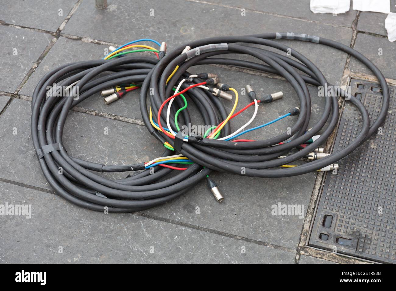 Long cables hi-res stock photography and images - Alamy