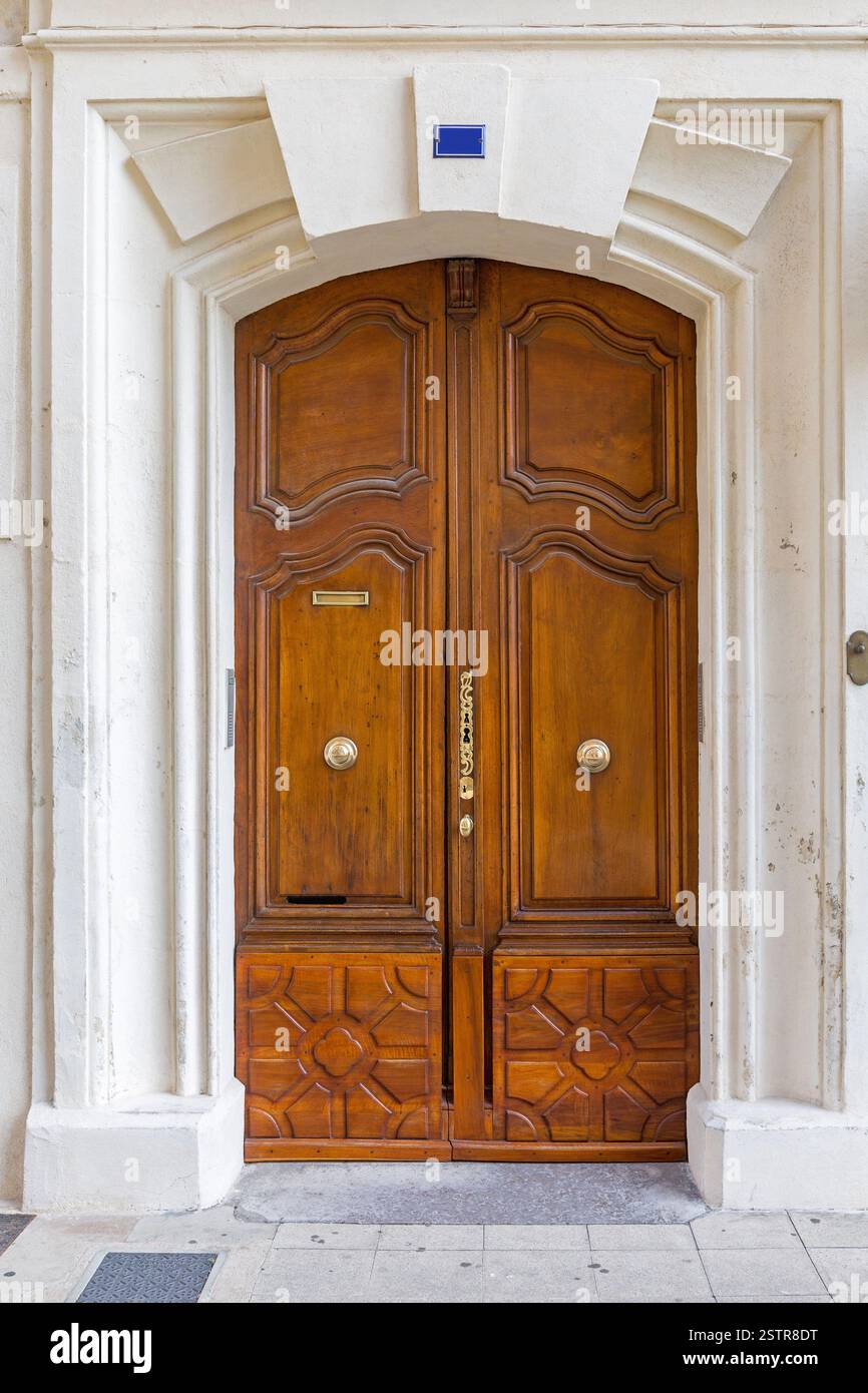 Double door brass hi-res stock photography and images - Alamy