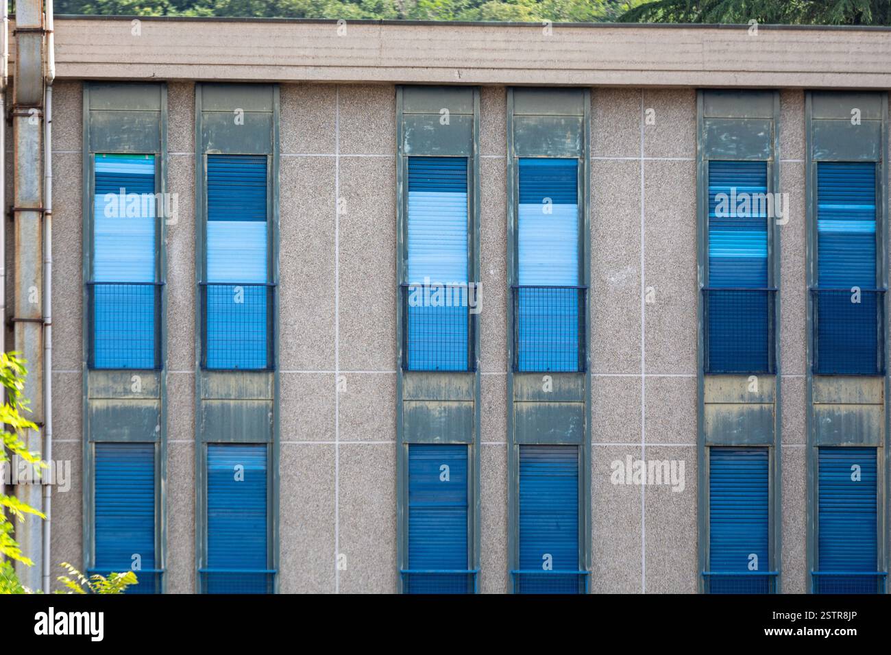 @blue windows hi-res stock photography and images - Alamy