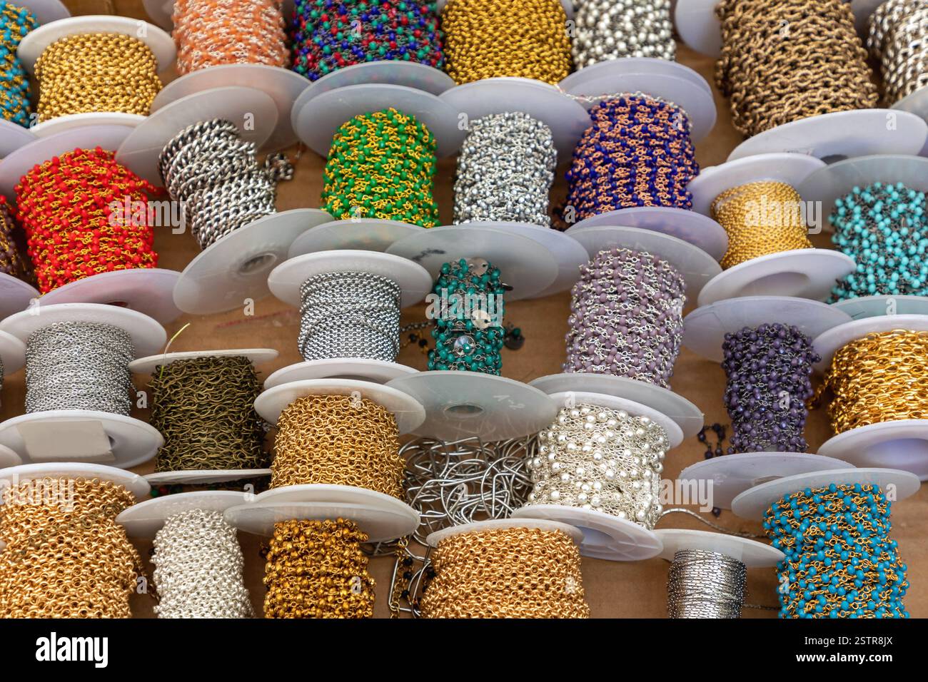 Plastic chains hi-res stock photography and images - Alamy