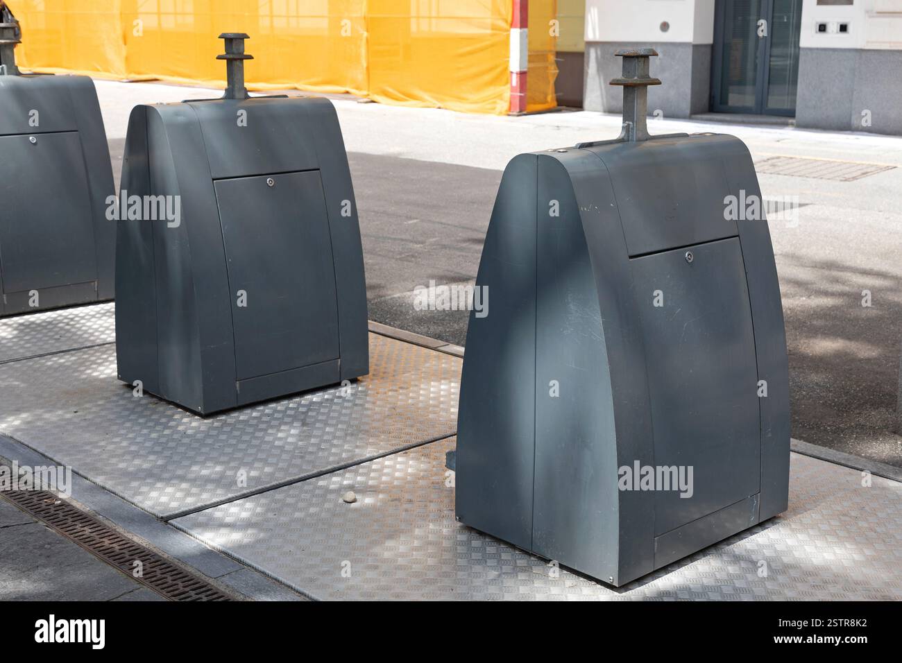 Underground container trash cans hi-res stock photography and images ...